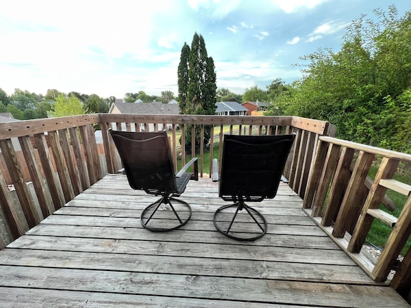 Charming 3-bedroom Townhome In Coralville With Wifi - Willow Lake, Swisher