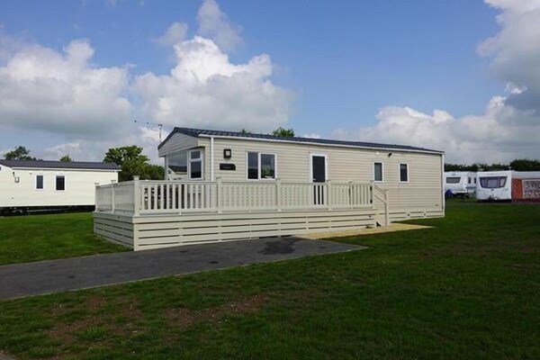 Caravan With Decking At Ashbourne Heights Holiday Park Ref 66025tv - Staffordshire