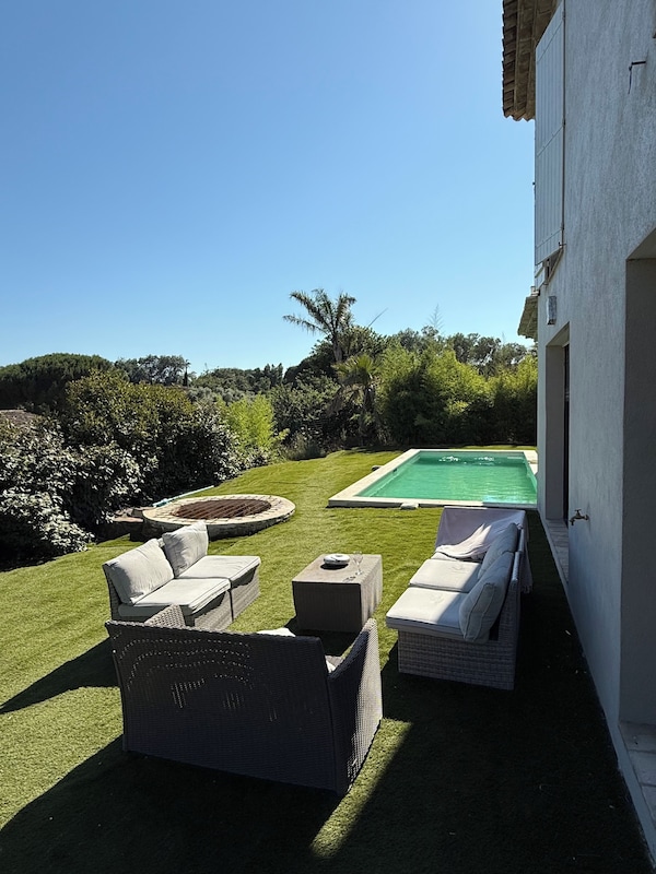 Villa Médusa.15 Minutes From St Tropez And The Beaches. 5-minute Walk To Grimaud Village - Cogolin