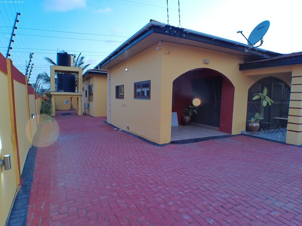 3 Bedroom Ensuite-luxury House In East Legon, Ideal Home For Friends And Family - Akra