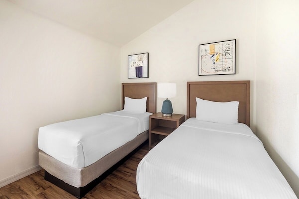 Group Adventure Getaway! Free Parking, Close To Magical Midway - Lake Buena Vista, FL