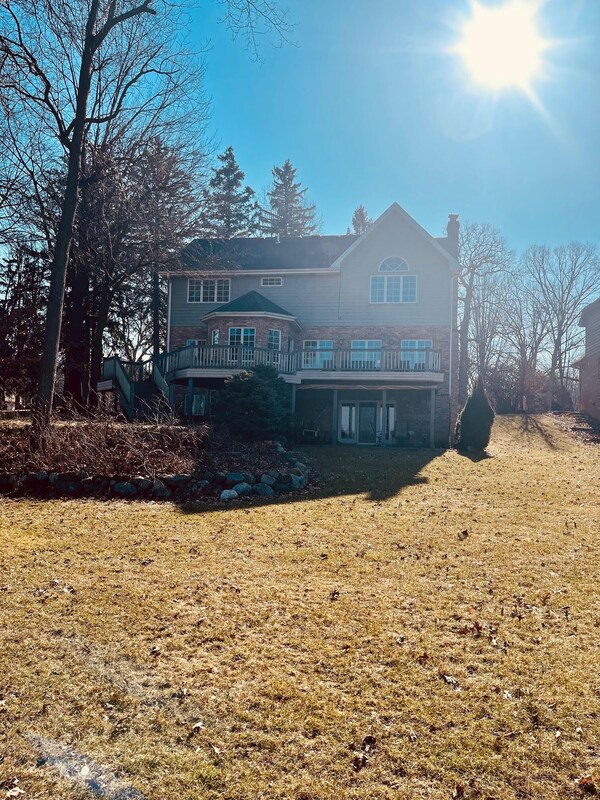 Pine Lake Retreat-spacious 6-bedroom House On The Lake With Pontoon - LaPorte County, IN