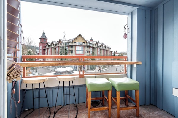 Cozy 2-bedroom Apartment In The Beautiful Whistler Village - Whistler