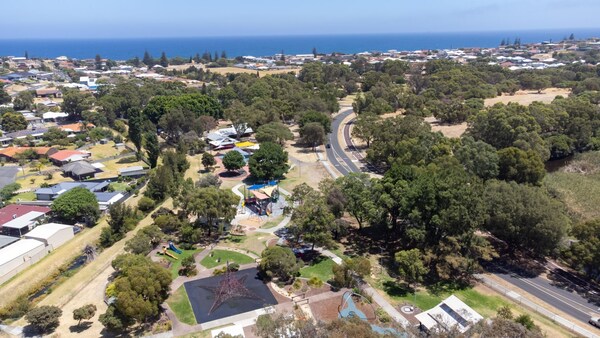 Bunbury Ocean Views  A Relaxing Coastal Retreat - Bunbury
