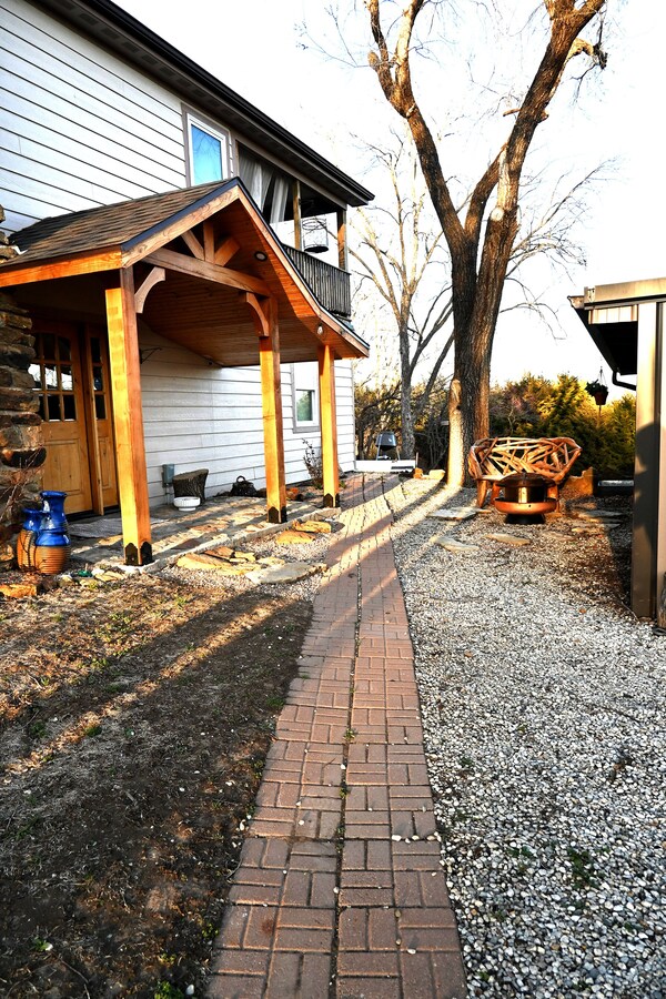 Safari-theme Lodge W/ Hot Tub At Fall River Lake For Family, Hunting Or Fishing! - Kansas