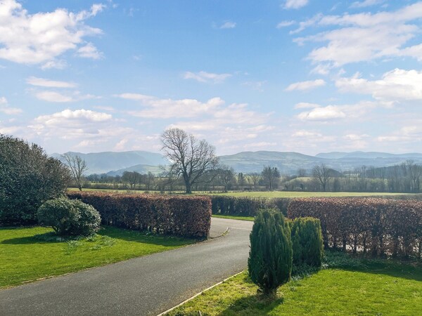 4 Bedroom Accommodation In Cockermouth - 