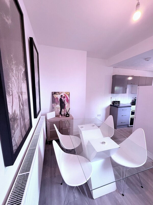 Charming 2-bedroom House At The Heart Of Bristol - Bristol
