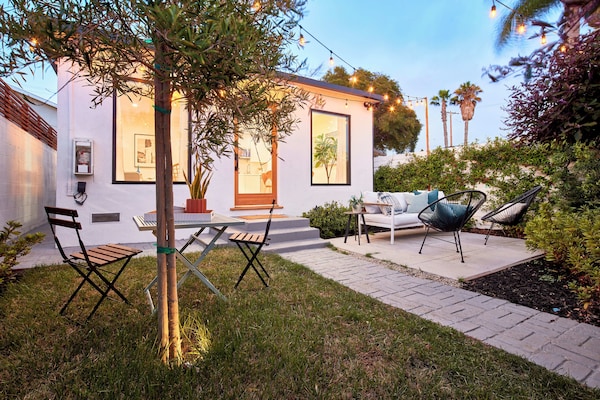 Chic Abbot Kinney Bungalow - Santa Monica, CA