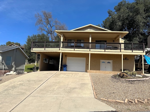 Circle Oak Lake View Family Home - Lake Nacimiento, CA