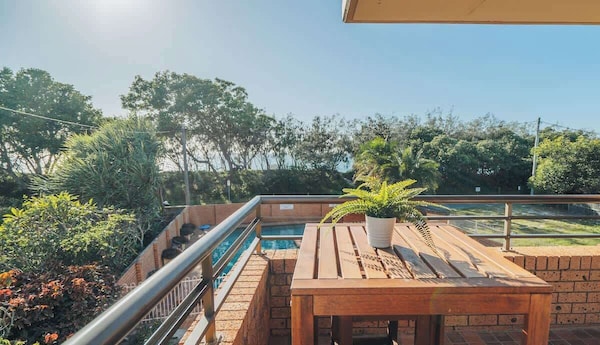 Woorim Waves Beachfront Comforts With Pool - Bribie Island