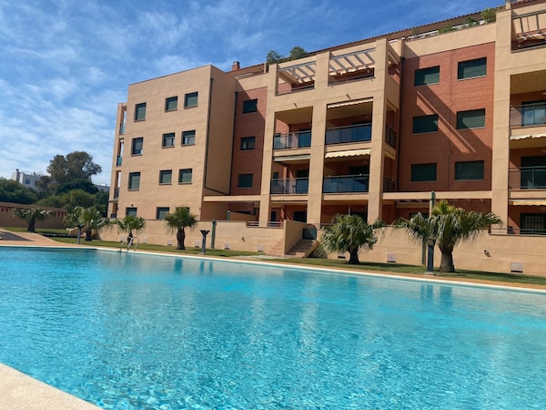 Stylish Apartment In Denia With Terrace, Pool & Wifi - Dénia