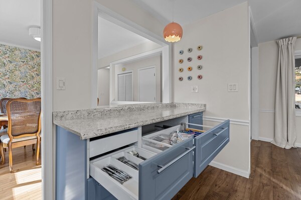 Curated 3br Boutique Retreat In Cary  Walk To Trails, Close To Downtown - Cary, NC