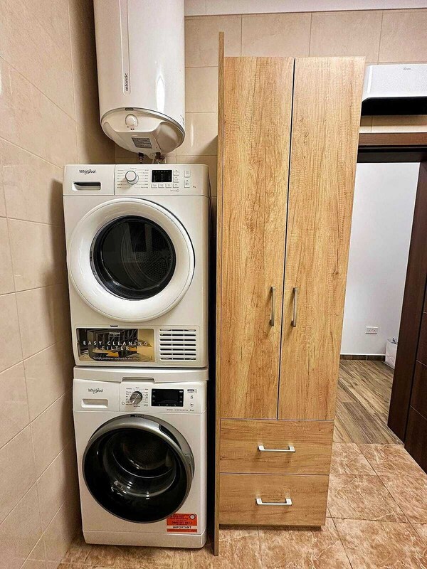 Spacious 3-bedroom Apartment With Wifi, Ac In Cool San Pawl Il-baħar - Malte