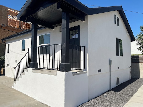 Charming 2-bedroom Bungalow In Los Angeles With Ac, Wifi, Centrally Located! - Los Ángeles, CA
