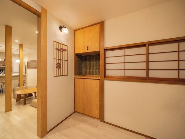 Airport Transfer And Sightseeing Taxi Options Avai / Adachi-ku Tokyo - Koshigaya