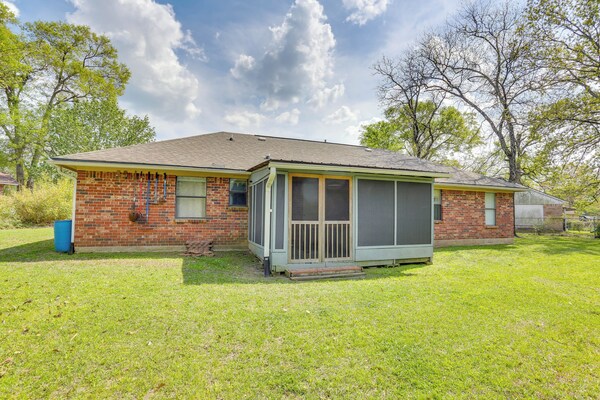 6 Mi To Ellen Trout Zoo: Family Home W/ Yard! - Lufkin, TX