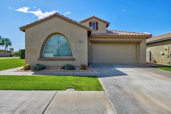 Tropical Retreat On The Way In Coachella - Palm Desert, CA