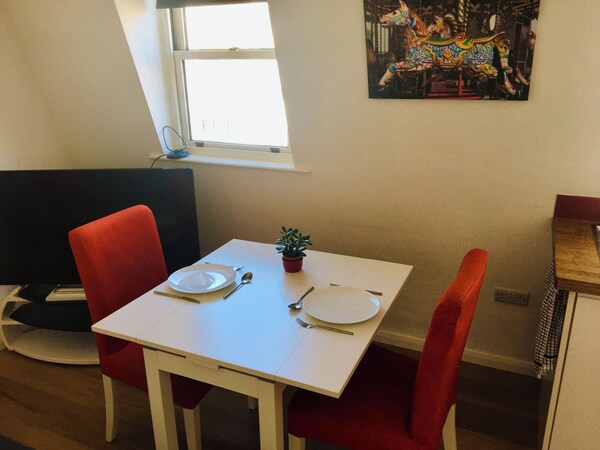Apartamento Independiente De Un Dormitorio En El Corazón De Brighton - Hove
