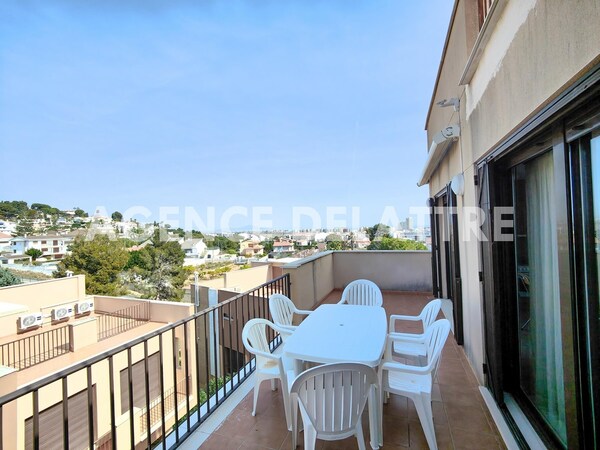 Apartment In A Small Quiet Residence.  Swimming Pool, Private Parking, Air Condition, 2 Bedrooms And 2 Bathrooms. - Peniscola
