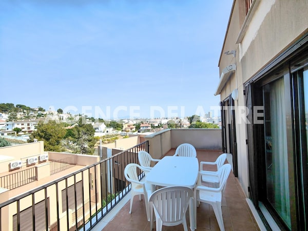 Apartment In A Small Quiet Residence. Swimming Pool, Private Parking, Air Condition, 2 Bedrooms And 2 Bathrooms. - Peniscola