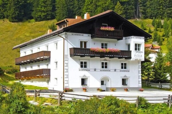 Apartment In Ischgl Overlooking The Mountains - Saint Anton am Arlberg