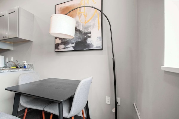 Cozysuites Modern 1br In Downtown Pitts 9 - PPG Paints Arena