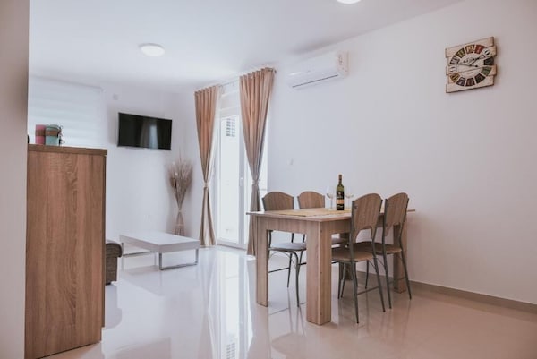 Hideout Annex One-bedroom Apartment With Terrace - Pag