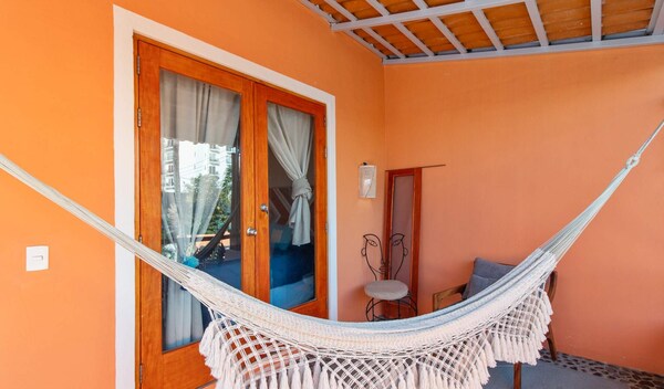 Casa Bahia: 3br W Private Pool, 1 Block To Beach - Bucerías