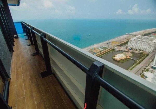 Sky-high Sea View Escape In The Heart Of Batumi - Batumi