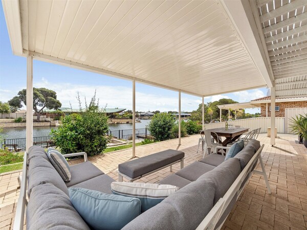 Canal View  Fire Pit   Pet Friendly  Private Jetty  Spacious Yard - Mandurah