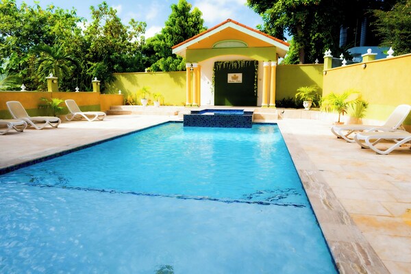 Island Vibes: Relaxing 1-bedroom Suite In Vibrant Montego Bay - Montego Bay