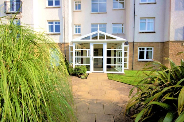 Top-floor, Two-bedroom Golf Apartment With Views Over The Famous James Braid Brora Golf Course - Brora