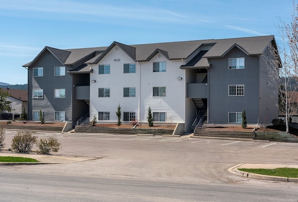Two Bedroom Modern Apartment Downtown Kalispell - Kalispell