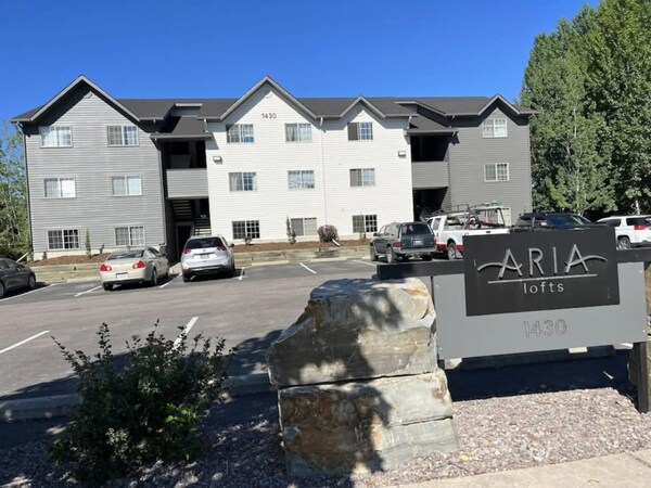 The Aria, Modern Apartment Downtown Kalispell - Kalispell, MT