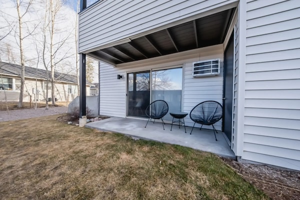 The Aria, Modern Apartment Downtown Kalispell - Kalispell, MT
