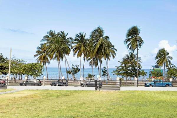 Fully Renovated Beachfront 2-bedroom Unit 4 | 1 Bath | Prime Dorado Location - Toa Baja