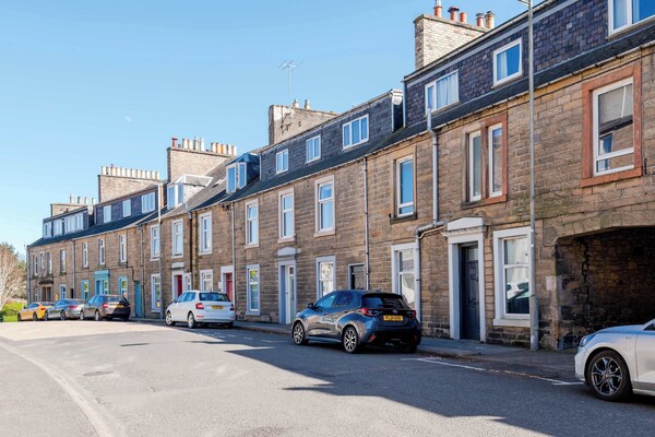 2 Bedroom Apartment-free Parking - Hawick
