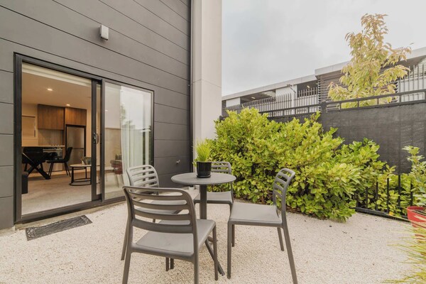 Bright City Base - 1bed, Kitchen, Outdoor Space - Christchurch