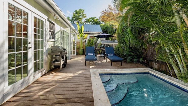 **Dos Casitas @ Duval** Old Town Cottage & Private Pool + Last Key Services - Key West, FL