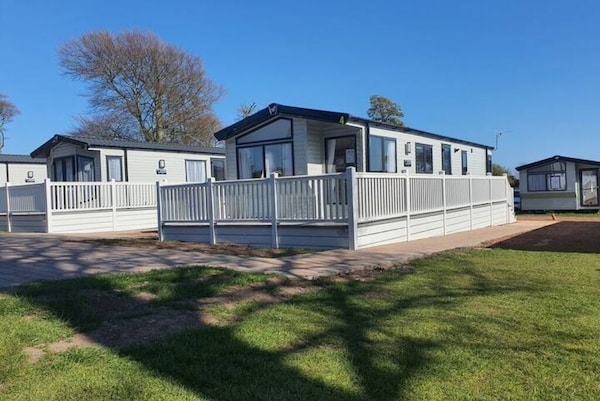 Elegant Castleton 3 Bed - Arbroath
