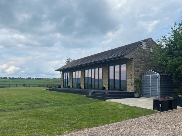 Cosy 2 Bedroom Guesthouse In Beautiful Surroundings With Hot Tub. Pet Friendly!! - Huddersfield