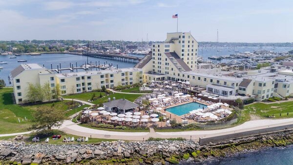 Waterfront Luxury! Swimming Pool, Fitness, Near Local Parks & Scenic Spots! - Newport, RI