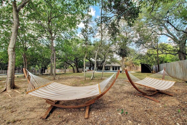 Austin Oasis: Pool, Pickleball, Hot Tub, Sleeps 10 - Cedar Park, TX