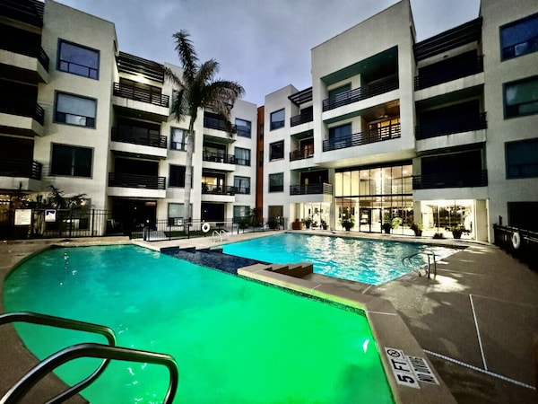 Penthouse With Pool & Jacuzzi - 미시온