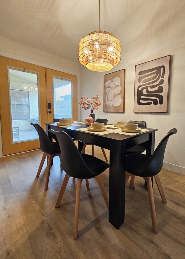 Cozy Modern Organic Townhome - Little Elm, TX