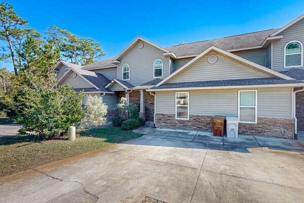 Gorgeous Private Townhome With Shared Pool And Close To Everything - Pensacola Beach, FL