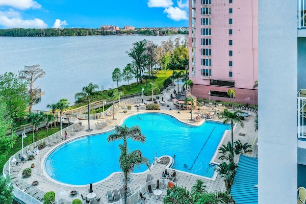 Inviting Lakefront Condo With Large Balcony, Lake View, Kitchen, Pool & Hot Tub - Lake Buena Vista