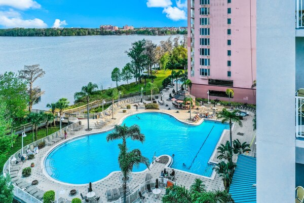 Lakefront Condo Near Disney With Lake And City View, Pool, Hot Tub, Ac & Wifi - Orlando, FL