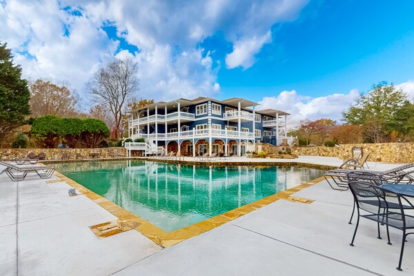 Spacious Condo With Full Kitchen, Shared Pool And Mountain Views - Ellijay, GA