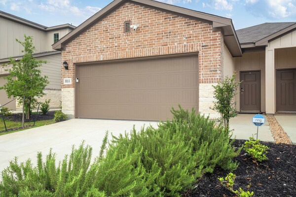 Spacious & Stylish 3br Retreat With 2 Full Baths  Your Perfect Getaway! - Universal City, TX